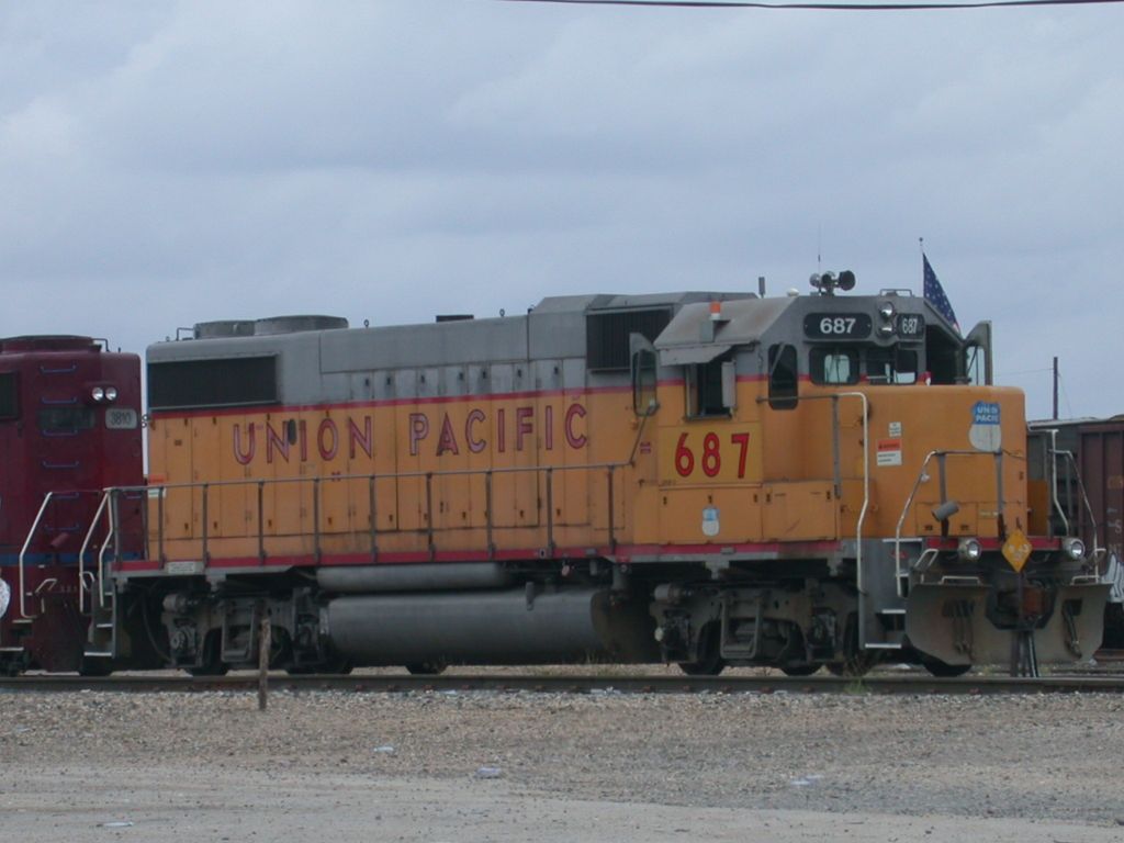 UP 687 22Aug2004 Remote Control Switcher in East Yard